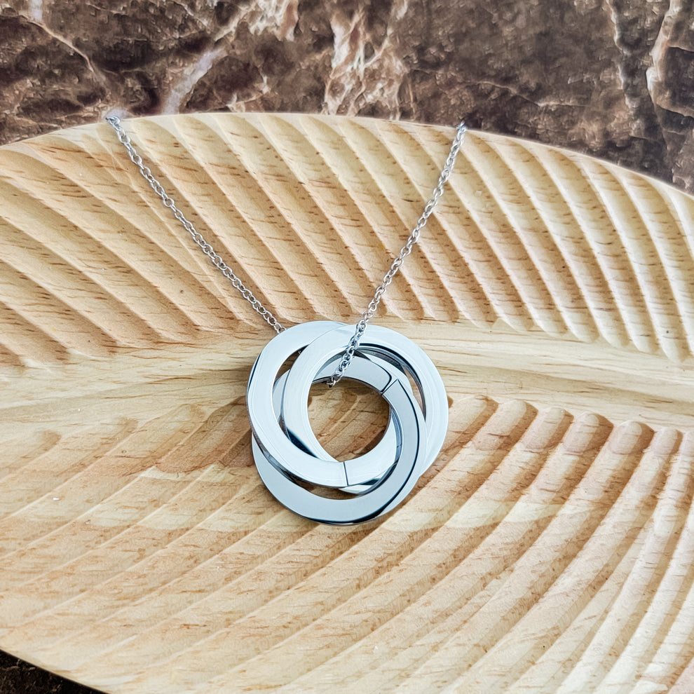 Interlocking Circle Trio Necklace (Silver), 1 Necklace Total, Metal Bl ...